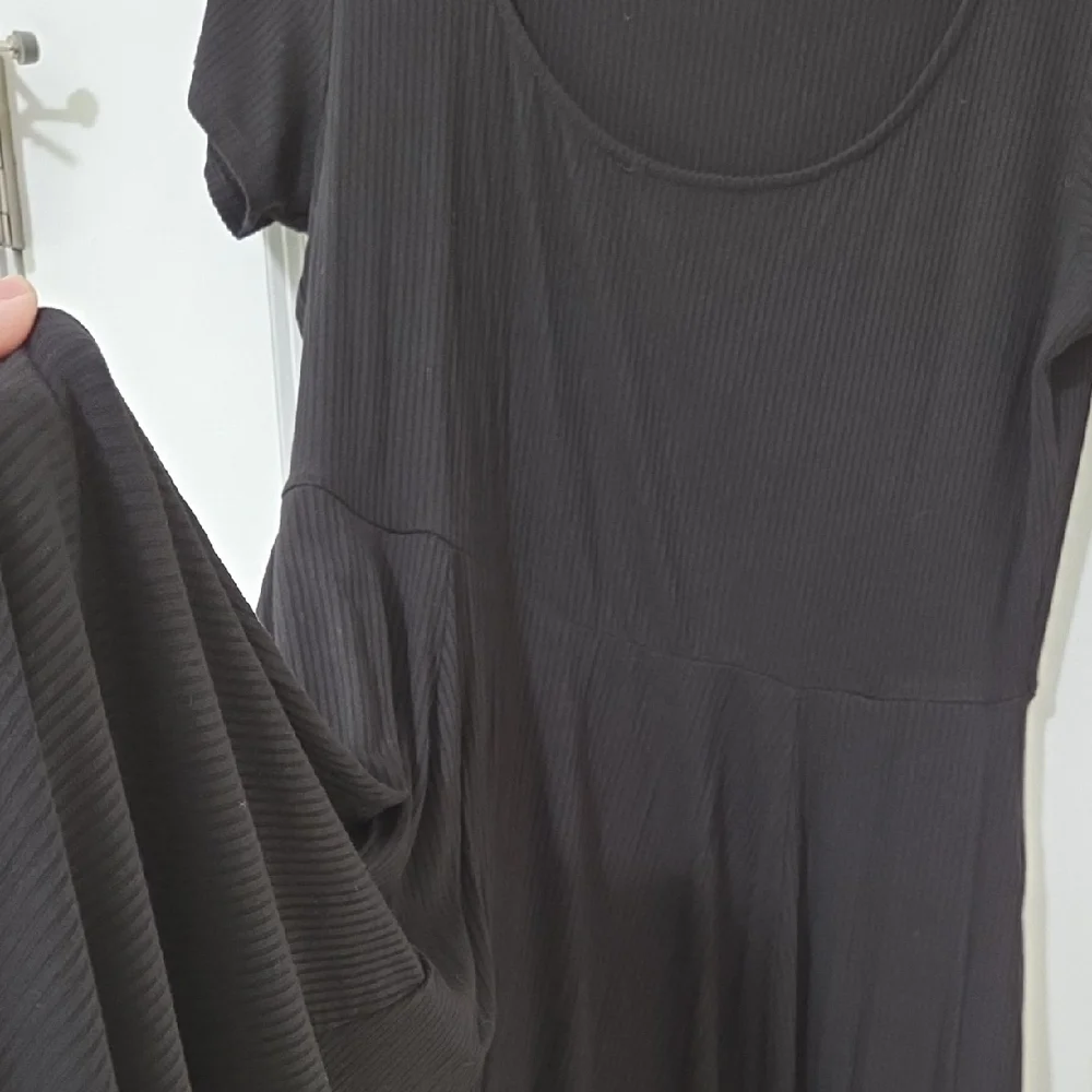 Posh Peanut | Dresses | Posh Peanut Classic Black Midi Dress | Poshmark